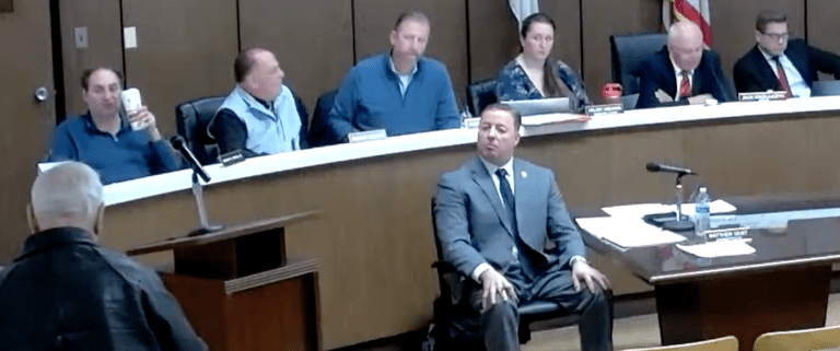 We see green – Inside – Middlesex